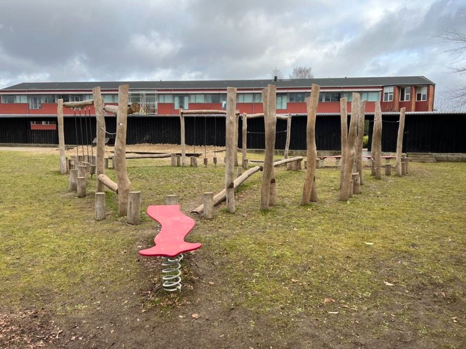 Tommerup Skoles legeplads | udinaturen.dk